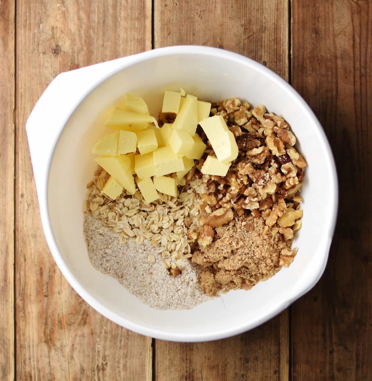 Healthy Apple Crumble with Walnuts (Low Sugar) - Everyday Healthy Recipes