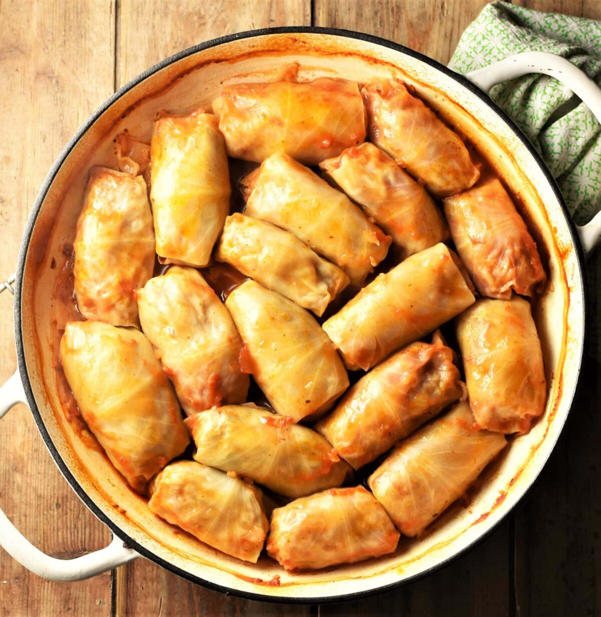 Polish Stuffed Cabbage Rolls (Golabki) in Tomato Sauce - Everyday ...